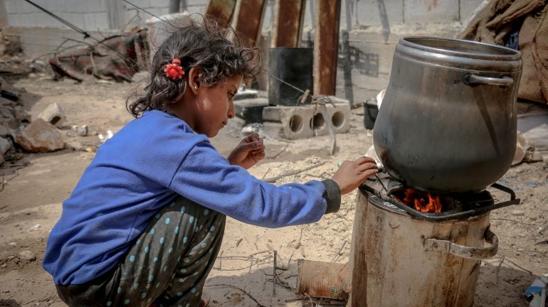 Poverty and Immigration during the Economic Crisis : IEMed