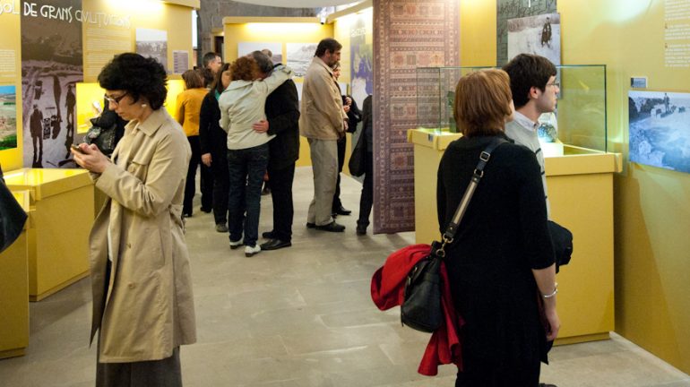 Touring exhibitions : IEMed